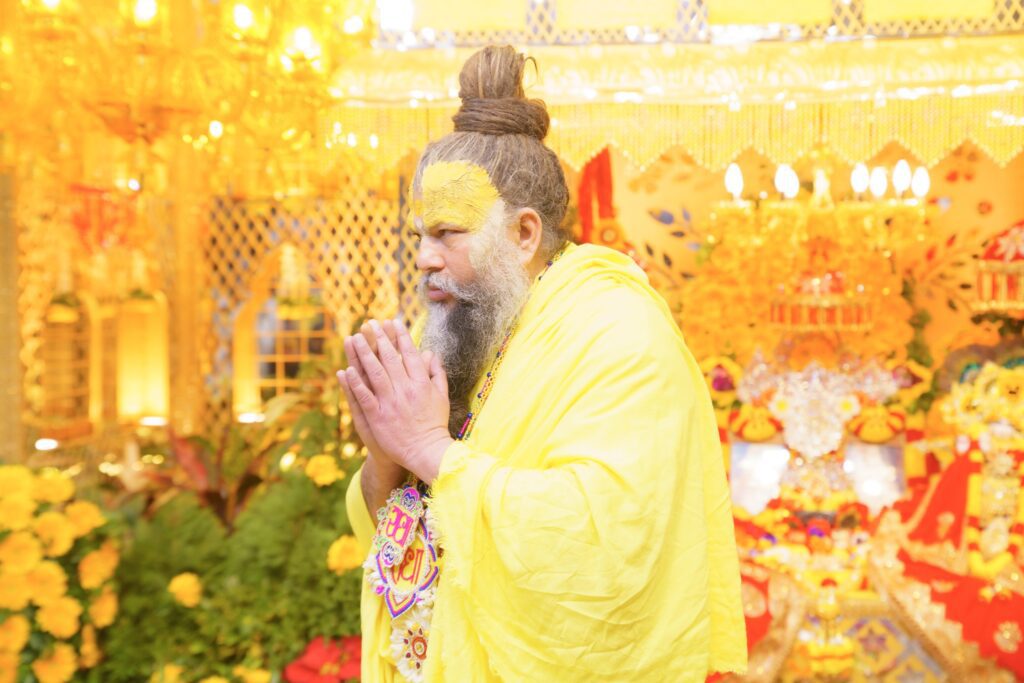 Banke Bihari Temple Vrindavan Timings History Entry Fee Aarti
